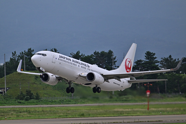 小松空港のJAL機 by フォト太郎 （ID：11300338） - 写真共有サイト:PHOTOHITO