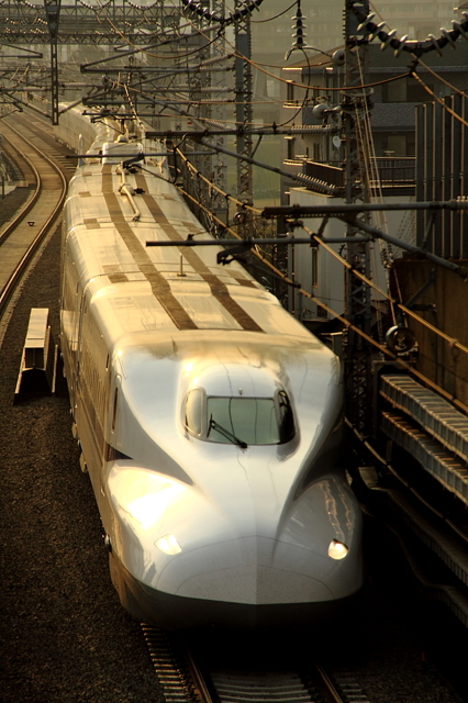 黄昏時のN700系 by mori0527 （ID：427577） - 写真共有サイト:PHOTOHITO