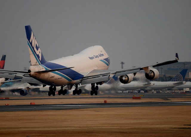 NCA 747-400F 着陸 by x191300cc （ID：4219920） - 写真共有サイト:PHOTOHITO
