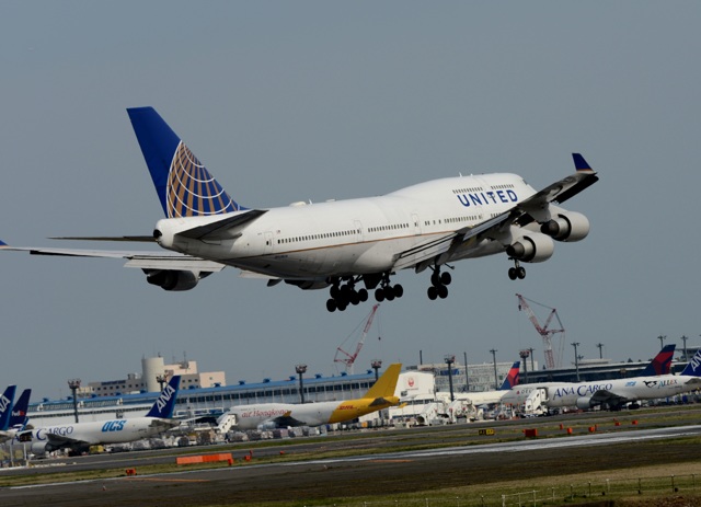 着陸 UNITED 747-400 by x191300cc （ID：4531544） - 写真共有サイト:PHOTOHITO