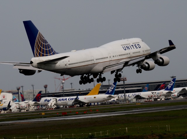 United 747-400 着地前 by x191300cc （ID：4586730） - 写真共有サイト:PHOTOHITO