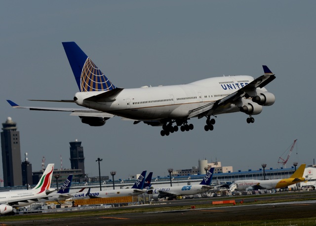 UNITED 747-400 着陸 by x191300cc （ID：4394567） - 写真共有サイト:PHOTOHITO