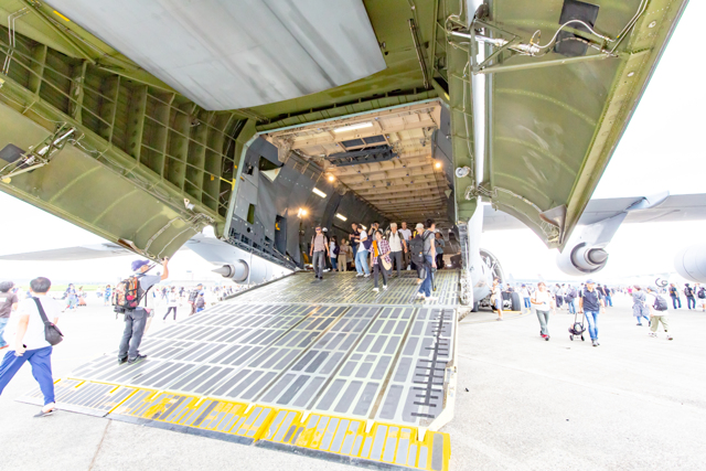 C5Aスーパーギャラクシー 後方の出入り口スロープ by koyama-nishi （ID：8094753） - 写真共有サイト:PHOTOHITO