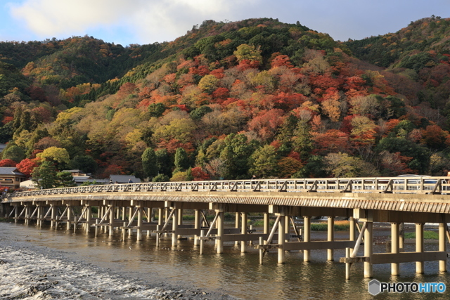 嵐山・渡月橋 by でんちゅう （ID：12133460） - 写真共有サイト:PHOTOHITO