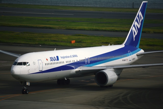 ANA 767-300 (JA8971) by DVD （ID：7157026） - 写真共有サイト:PHOTOHITO